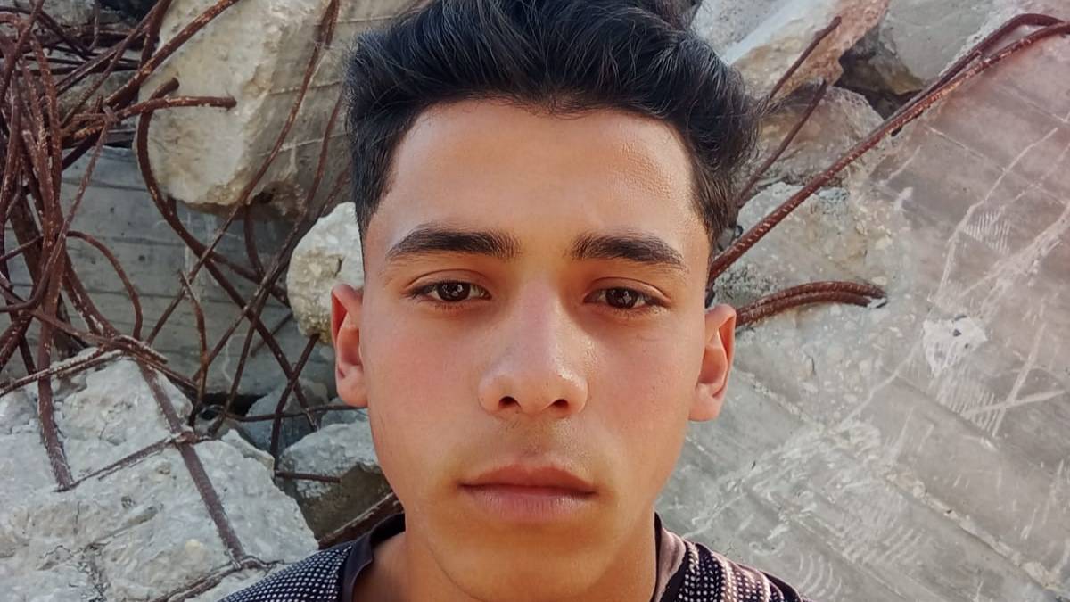 🏚️ Help 15-Year-Old Ahmed and His Family Survive the Cold and Siege in ...