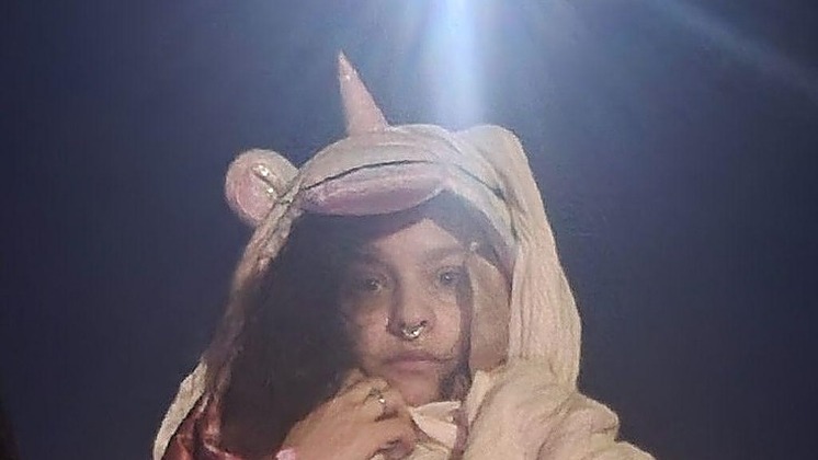 Help Romane the disabled artist meet their needs, file for divorce, and ...